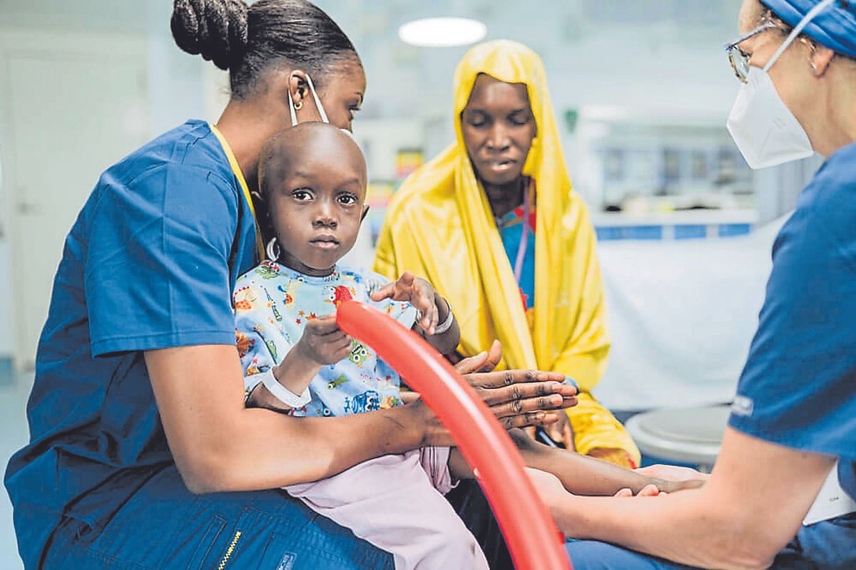 Senegal: World’s largest mercy ship treats its first surgical patient ...